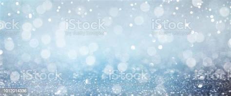 크리스마스 빛 배경입니다 휴일 빛나는 배경 막 별을 깜박이와 Defocused 배경입니다 흐리게 Bokeh입니다 0명에 대한 스톡 사진 및 기타 이미지 Istock