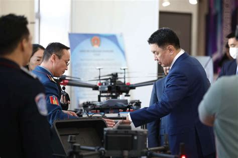 Ерөнхийлөгч У Хүрэлсүх нисгэгчгүй нисэх хэрэгсэл жолоодлогын улсын аварга шалгаруулах тэмцээний