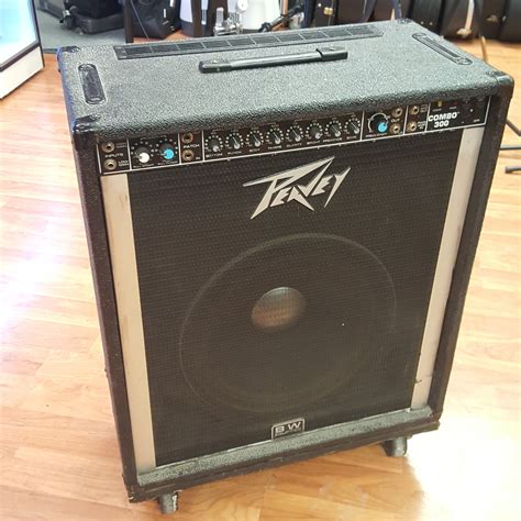 Peavey Combo 300 Bass Combo Amp Evolution Music