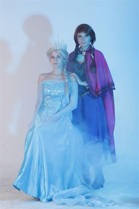 Frozen Anna And Elsa Cosplay