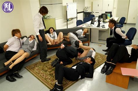 What Is The Name Or Code This Video Pretty Sure That Girl In The Middle