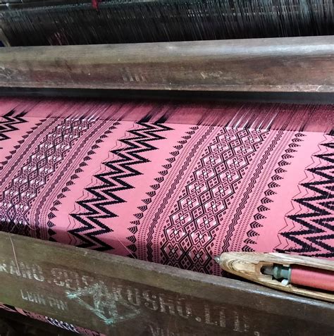 ခ်စ္စံ ခ်ည္ထည္ ႏွင့္ ယကၠန္းလုပ္ငန္း