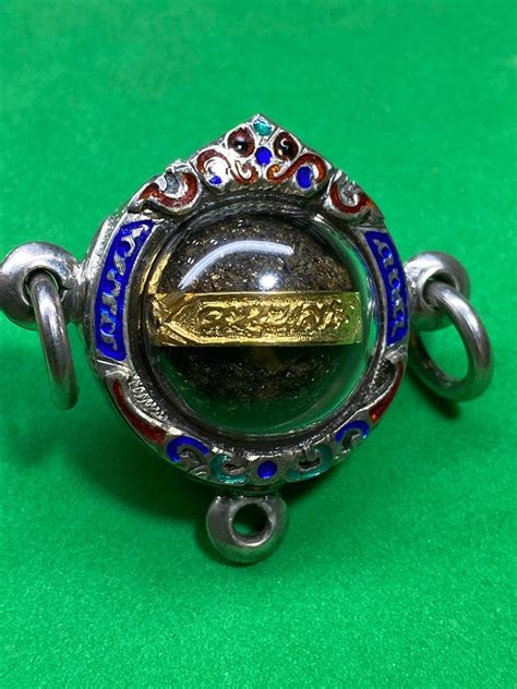 เปิดครับ เปิดครับ ลูกอมผงทอง หลวงปูู่ไปล่ วัดกำแพง ปี 57 สภาพสมบูรณ์ เม็ดกลมสวย เม็ดนี้