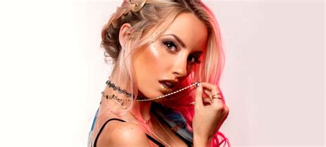 Influencer Y You Tuber Katie Angel Lanza El Tema Y Video Musical Me Da