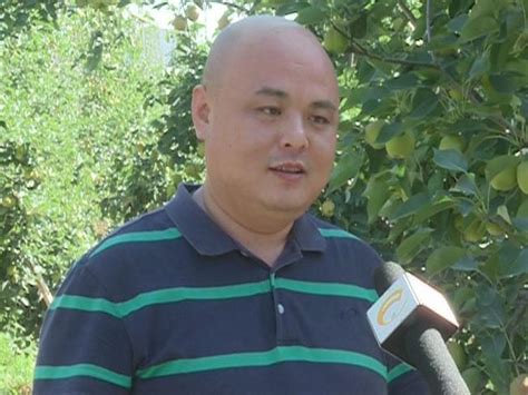 网络直播进梨园 香梨也能当网红