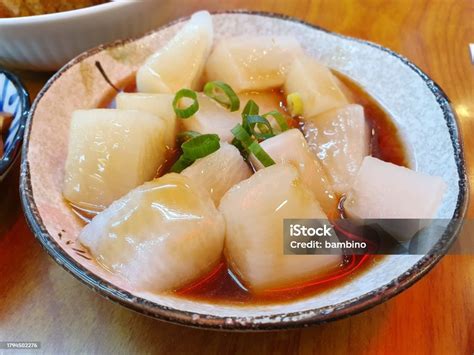 맛있는 중국과 대만 음식 붉은 찐 야채 두부와 매운 냄새 두부 무 뜨거운 수프 대만 식당의 전통 음식 길거리 음식 건강한 식생활에 대한 스톡 사진 및 기타 이미지 Istock