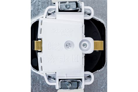 Розетка Systeme Electric AtlasDesign Aqua Карбон, с заземлением, со ...
