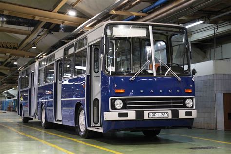 Restaurált Ikarus 280 00 Csuklós Autóbusszal Bővült A Bkv