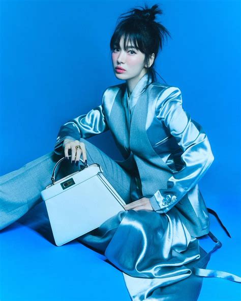 خبيرة مظـهر 🎀 On Twitter أعادت دار فندي Fendi إحياء حقيبة Peekaboo