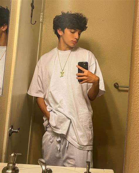 Pin By Baleyiscute On Hispanic Men🇲🇽 Cute Poses For Pictures Cute