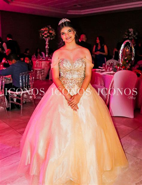 Soniamarie Holliday Sigüenza Cumple Quince Años En Honduras