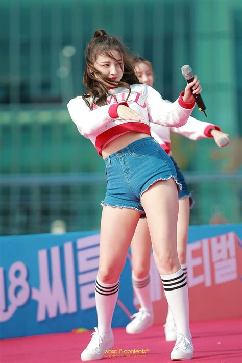 This Is The Most Sexiest Out Fit Of Nancy Momoland 900girls