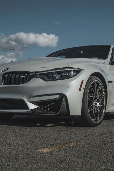 Bmw 고급 승용차 고성능 차 구름 구름 낀 하늘 그릴 낮 도로 독일 공학 독일 자동차 로우앵글 샷 메탈릭