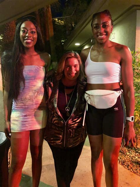 7 Hot Sexy Ramona Shelburne Bikini Pics