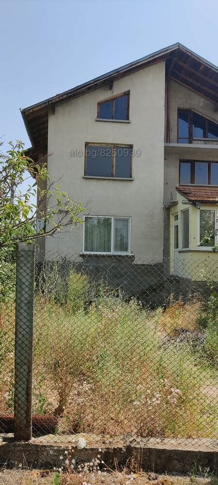 Кочериново Двуетажна масивна къща с двор Двуетажна къща 230 кв м РЗП 715 кв м двор Къщи Вили