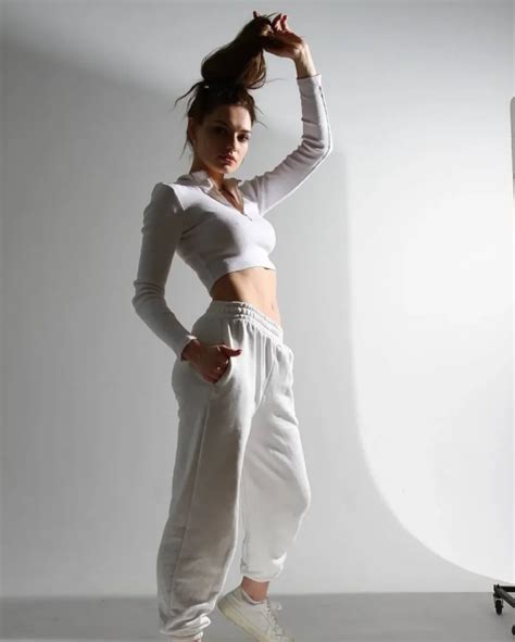 Голая Гриба Лиана Слив фото упругих сисек и попки