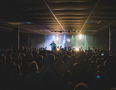 Kizo Projects | Photos, videos, logos, illustrations and branding on ...