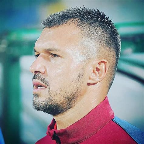 Краев към сестрата на Божинов Ти си другата част на сърцето ми Хай Клуб