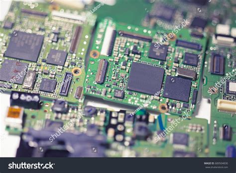 Semiconductor Microprocessor On Electronic Circuit Board Foto De Stock 689504830 Shutterstock