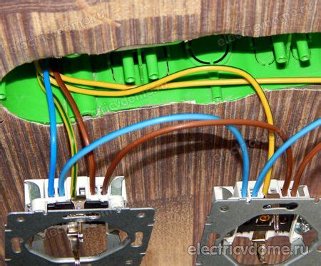 Тройная розетка в один подрозетник | Kiến trúc