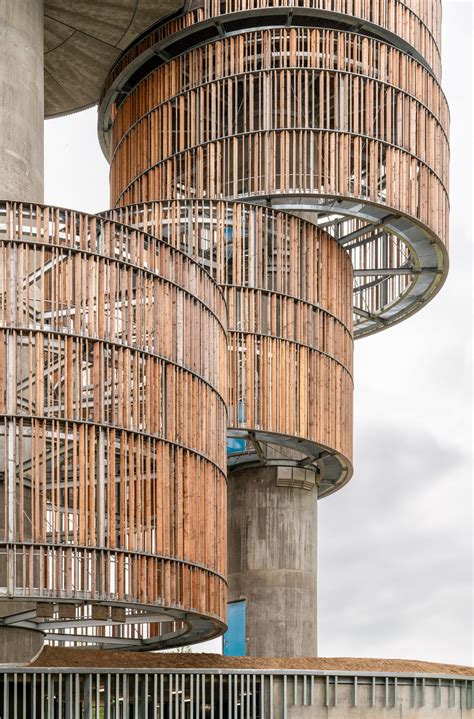 Temperaturas Extremas Incorporates Bird Nests Into Water Tower