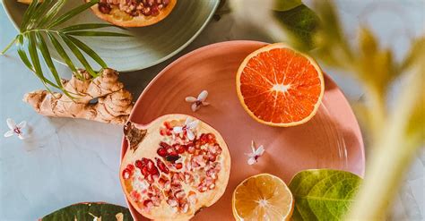 감귤류 건강한 건강한 식생활 과일 그릇 그린 플레이트 나뭇잎 다이어트 다채로운 디톡스 레몬 미식가 배경 비건 채식 비타민 C 상쾌한 생강 석류