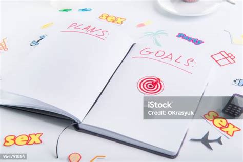 작업 장소에 대 한 작업의 다른 아이콘 사이에서 목표와 계획 개인 계획 구성 도우미에서 대상 아이콘에 화살표도 압정 일상