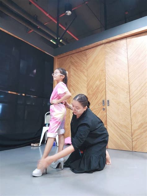 คลาสprivate เดินแบบandโพสท่าและปรับบุคลิก ภาพ ติวลงประกวด👑 น้องปริม👏 ลูกศิษย์ครูป๋อม ️ เช็คคิว