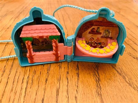 Vtg Disney Polly Pocket Snow White Prince 7 Dwarf Necklace Mattel