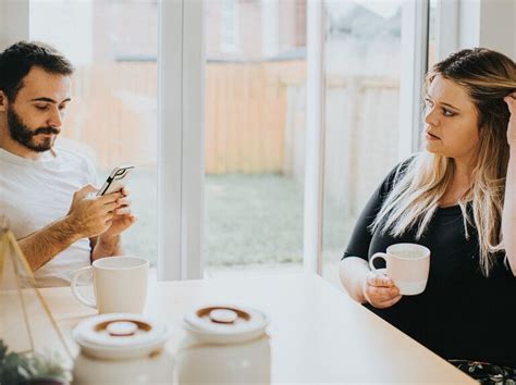 Signs Of A Toxic Relationship And What To Do If You Re In One