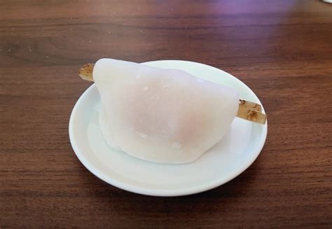 花びら餅を食べる 荻山和也のブログ 荻山和也のパン教室スクール池袋から徒歩5分パンと料理教室取材執筆外部講師商品開発アドバイザー