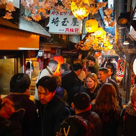 Tokyo Shinjuku Golden Gai Bar Hopping Night Tour