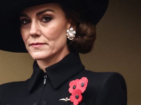 Kate Middletons Age The Focus Of Remembrance Day Comments