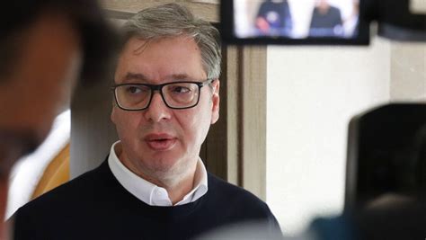 Вучић Добили смо 104 дописа од студената Медицинског факултета у Београду хоће да пређу на ВМА