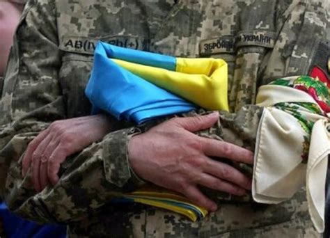 КАКО УКРАИНЦИТЕ БЕГААТ ОД МОБИЛИЗАЦИЈА некои успешно но други заглавувааат