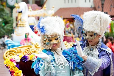 가면무도회 즐기고 인생사진 찍고 아주경제