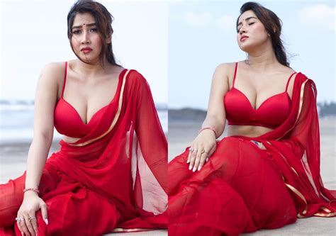 Sofia Ansari Fails Urfi Javed In Sanskari Look सोफिया अंसारी ने साड़ी में कराया हुस्न का दीदार