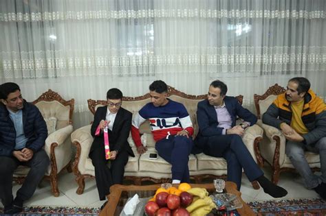 سورپرایز ویژه حسین طیبی برای یک هوادار خاص عکس طرفداری