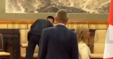 Tega človeka Ni Bilo Nikoli Tu Po Pogovoru S Putinom So Prišli