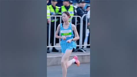 하프 마라톤 우승 주자들은 결승선을 향해 질주하기 위해 전력을 다합니다 달리기 Running Sports Youtube