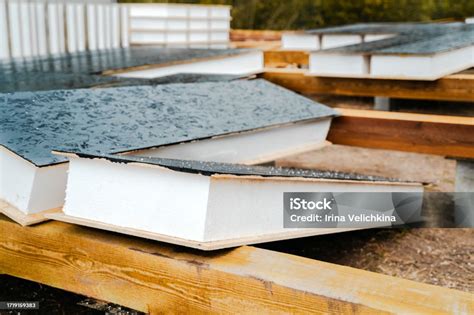 Sip 구조용 단열 패널로 만든 목조 프레임 하우스의 건물 건설 Osb 지향 스트랜드 보드 Eps 발포 폴리스티렌 에너지 효율적인 친환경 친환경 캐나다 기술 Friendly