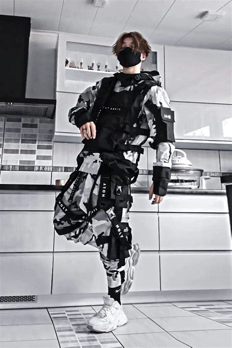 Pin By 𝓓𝓪𝓸𝓸𝓭 🇵🇸 On 𝘾𝙇𝙊𝙏𝙃𝙀𝙎 👕 Cyberpunk Clothes Techwear Outfit Cool