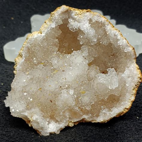 Raw Clear Quartz Geodes Crystal With Sparkling Druzy Large Quartz