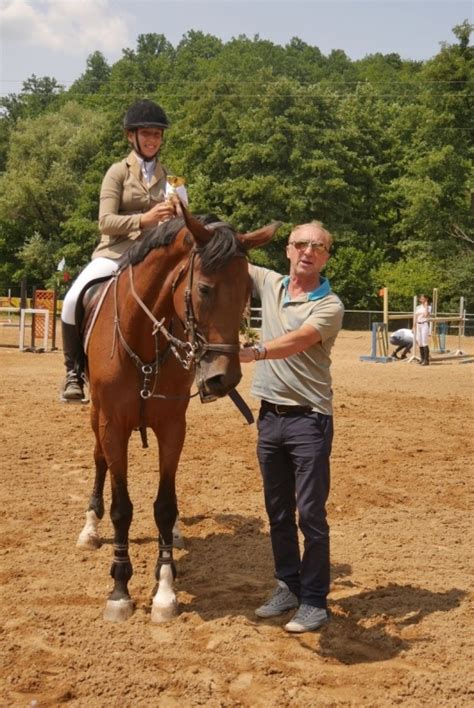 Наградиха победителите в турнира по конен спорт във Вършец снимки