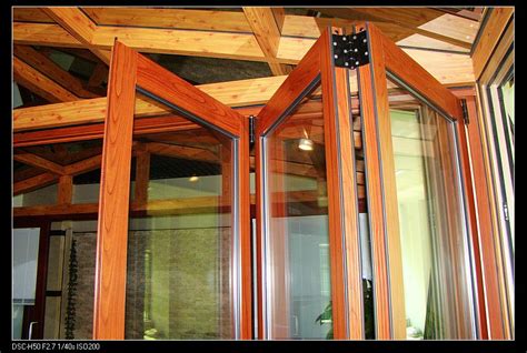 铝合金折叠门窗图片 铝合金折叠门窗厂家 大山谷图库