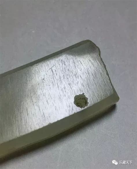 水晶被磨出痕迹了 天然水晶有划痕正常吗 水晶表面有划痕小妙招 大山谷图库