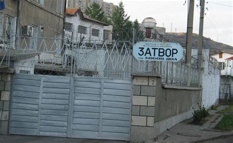 Зловещо Пребиха шефка на затвора в Бобов дол Crime Bg