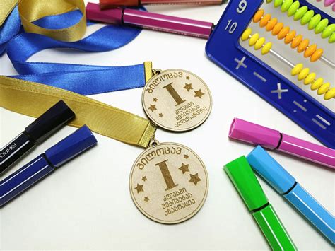 ხის მედალი პირველი კლასი ხის ნაკეთობები საჩუქრები