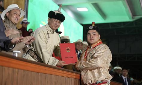 Шинэ арслан Э Батмагнай Өндөр Гэгээний даншиг наадамд зодоглоно