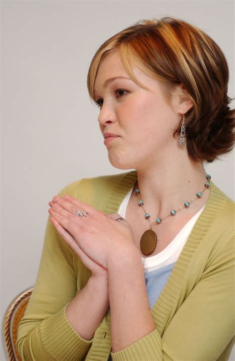 JULIA STILES At Mona Lisa Smile Press Conference HawtCelebs